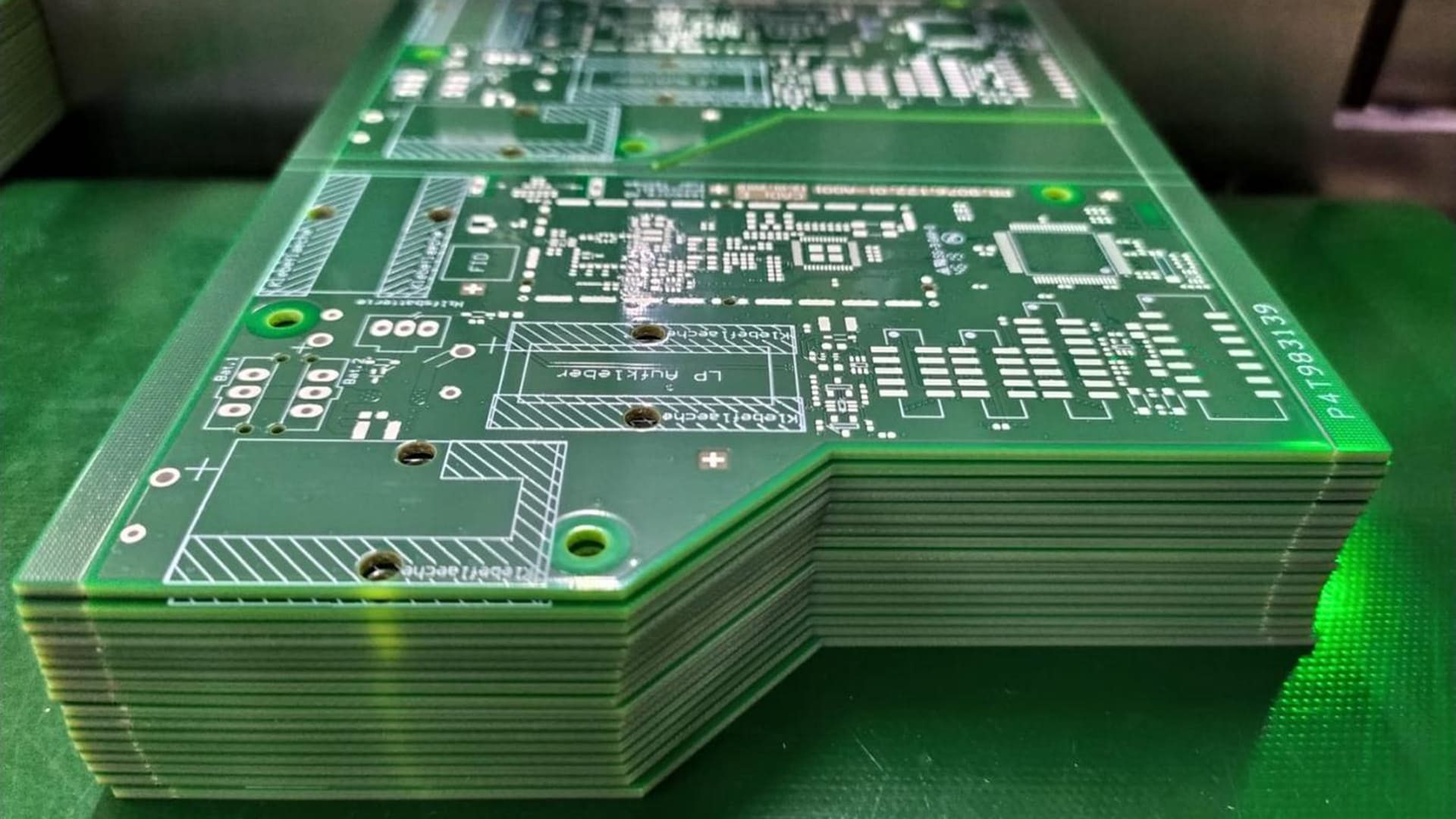 PCB materials : Comprehensive guide to PCB raw materials - ICAPE Group